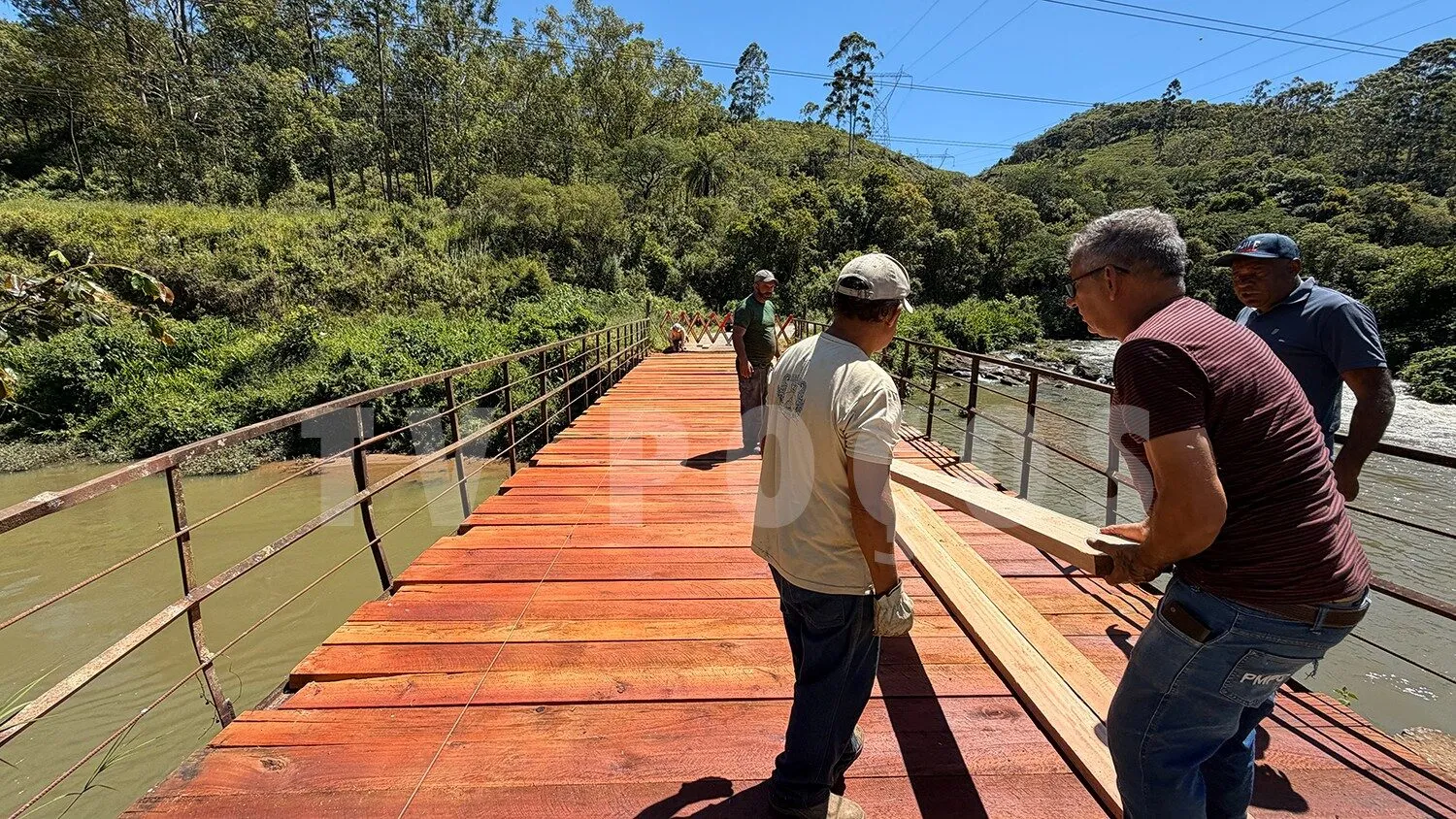 Ponte de acesso ao bairro Vale das Antas e à fazenda do Osório é ...